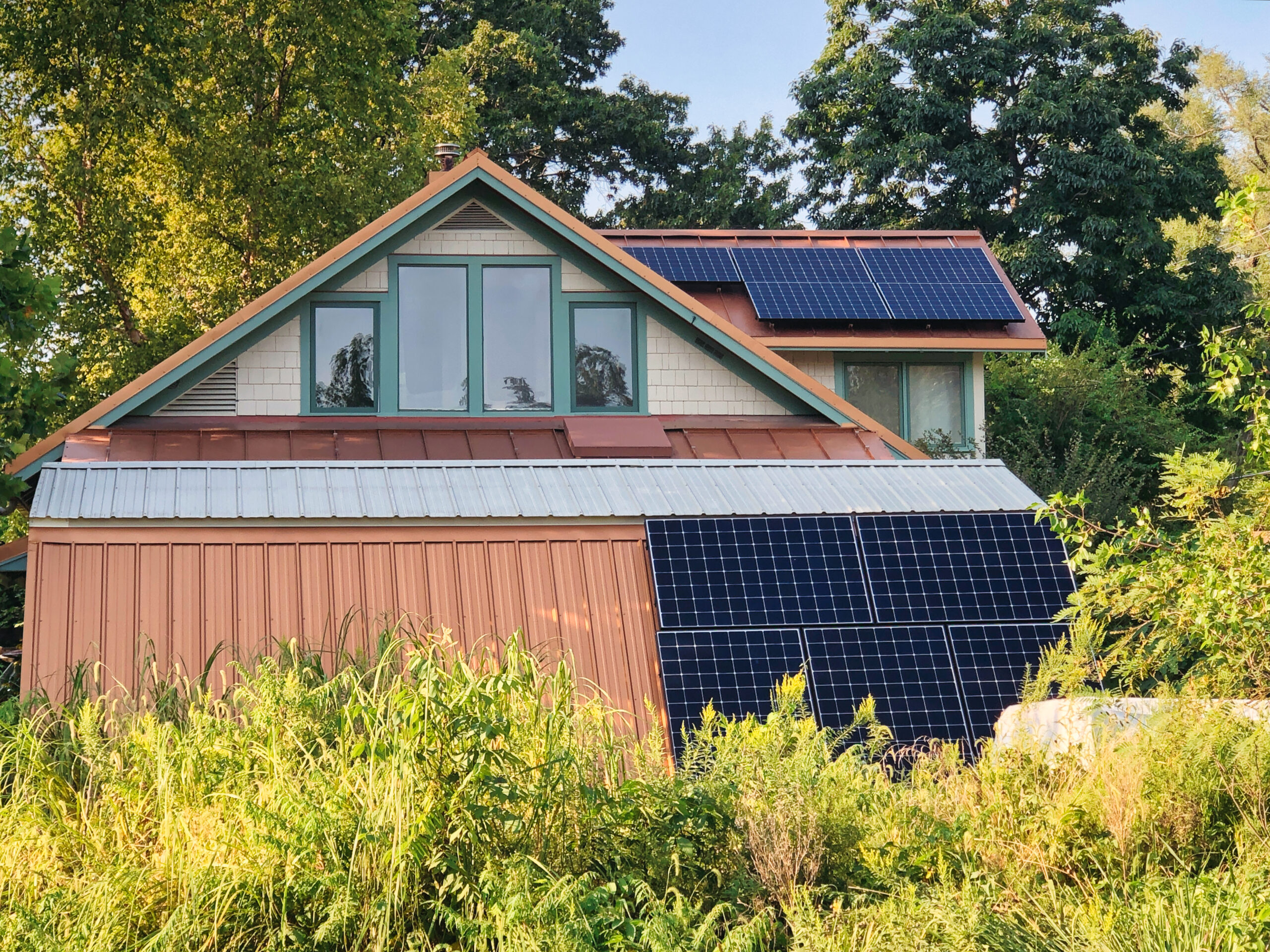 The Benefits of Installing Solar Panels on a Metal Roof